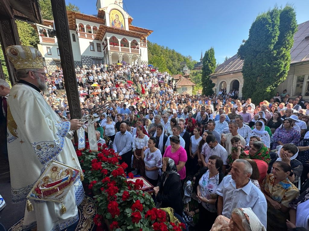 Marea Procesiune de la Mănăstirea Rohia la 100 de ani de la întemeierea ...