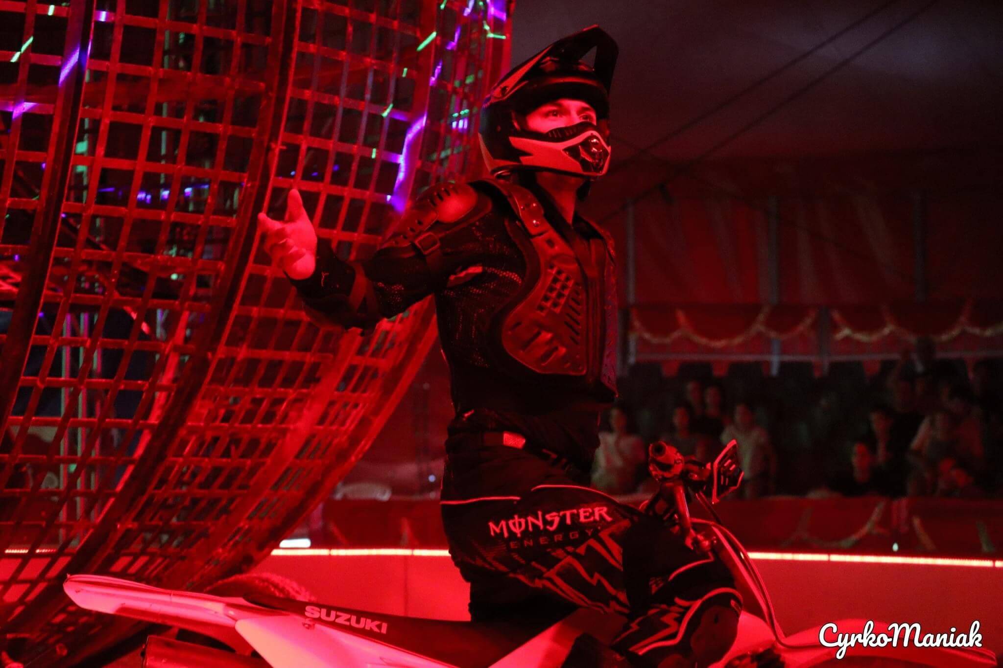 Invitaţie la circ în Baia Mare! Spectacol extraordinar cu jongleori ...