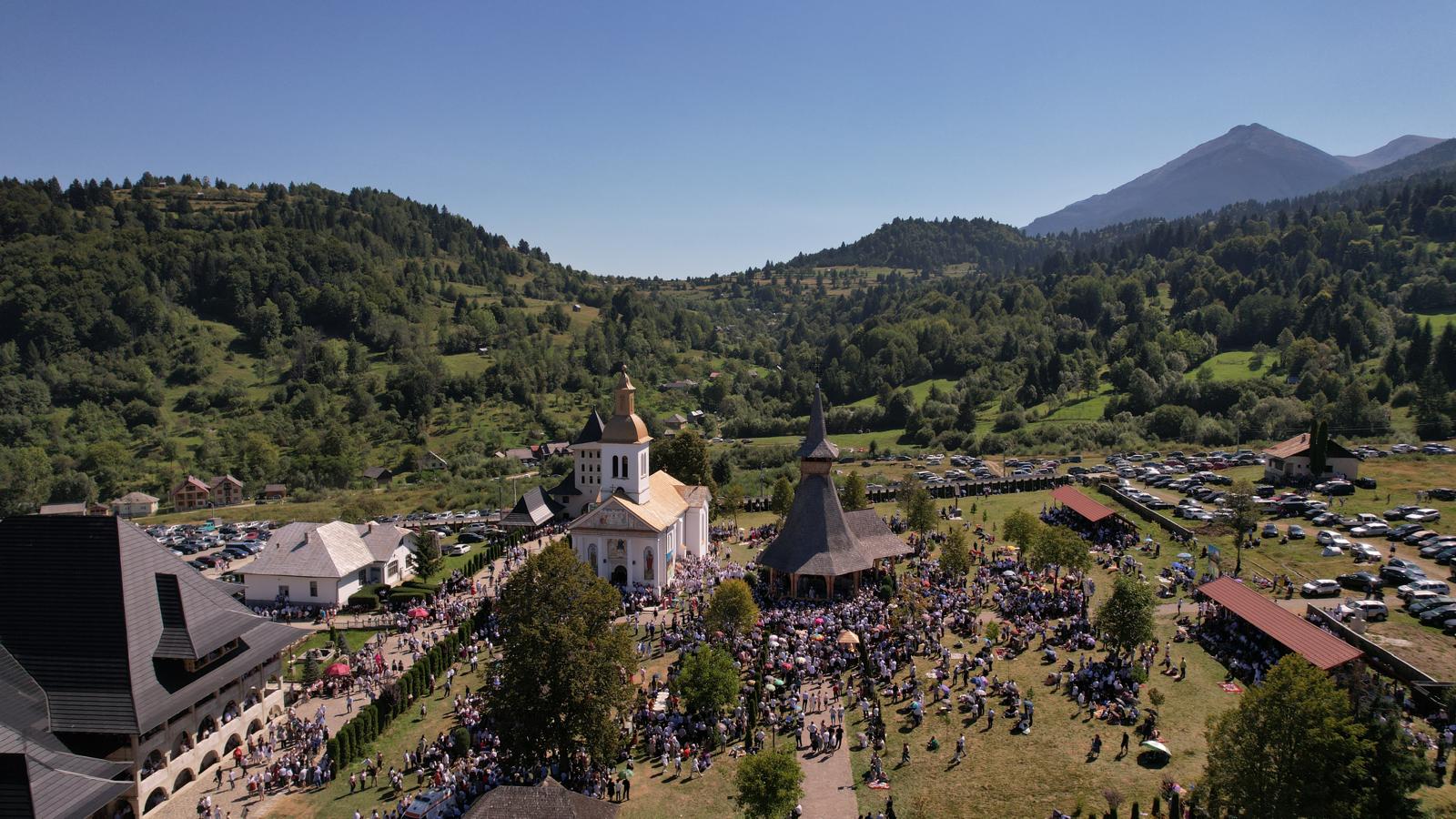 VIDEO: S-a pus piatra de temelie a noii biserici de zid de la ...