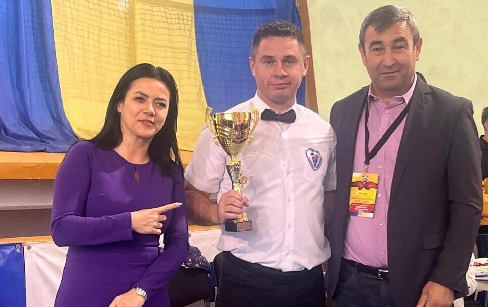 Cel mai bun arbitru al Campionatului de Box pentru Cadeți este un ...