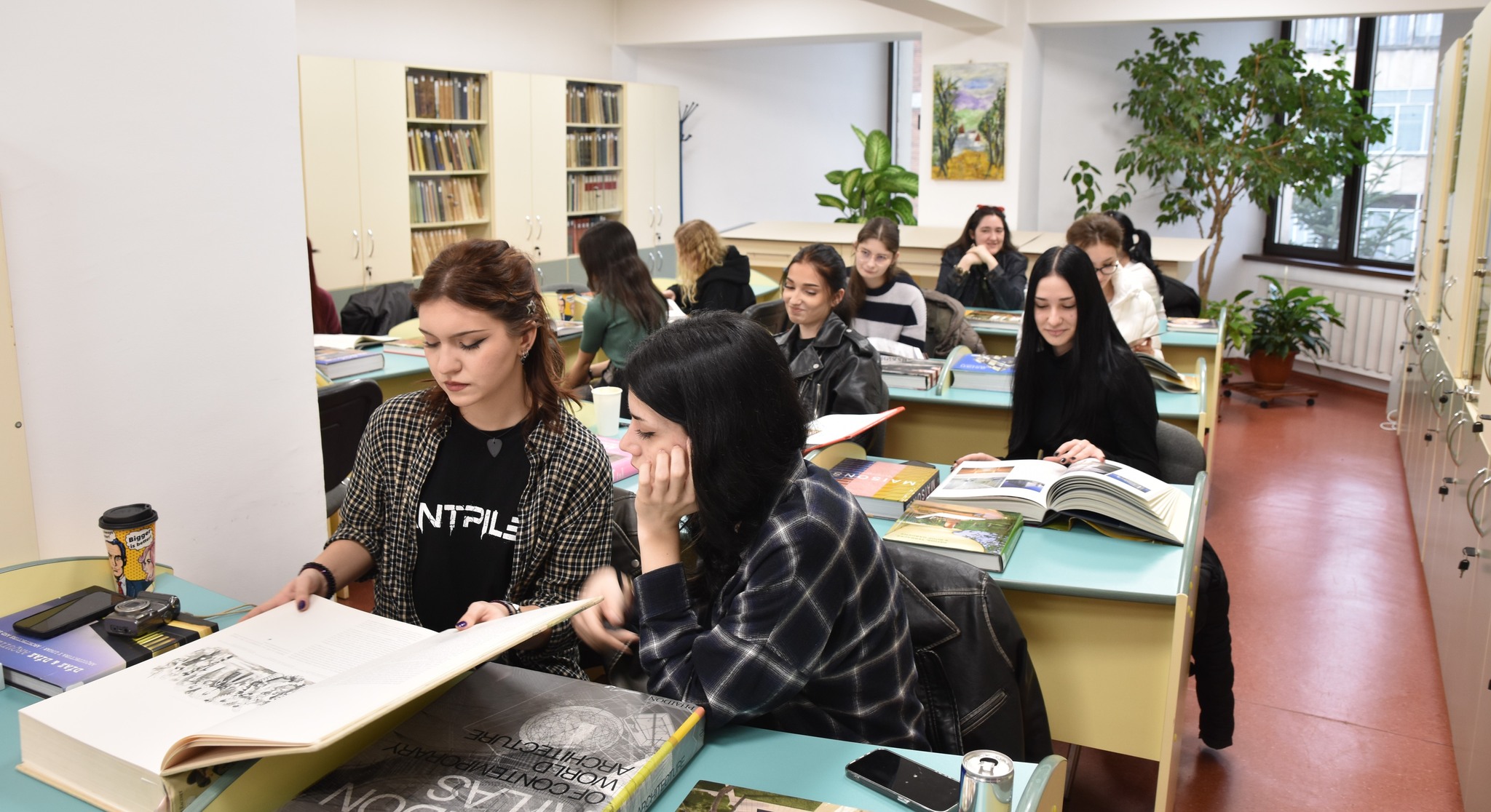 Elevi ai Colegiului de Arte Baia Mare, amplă sesiune de documentare în ...