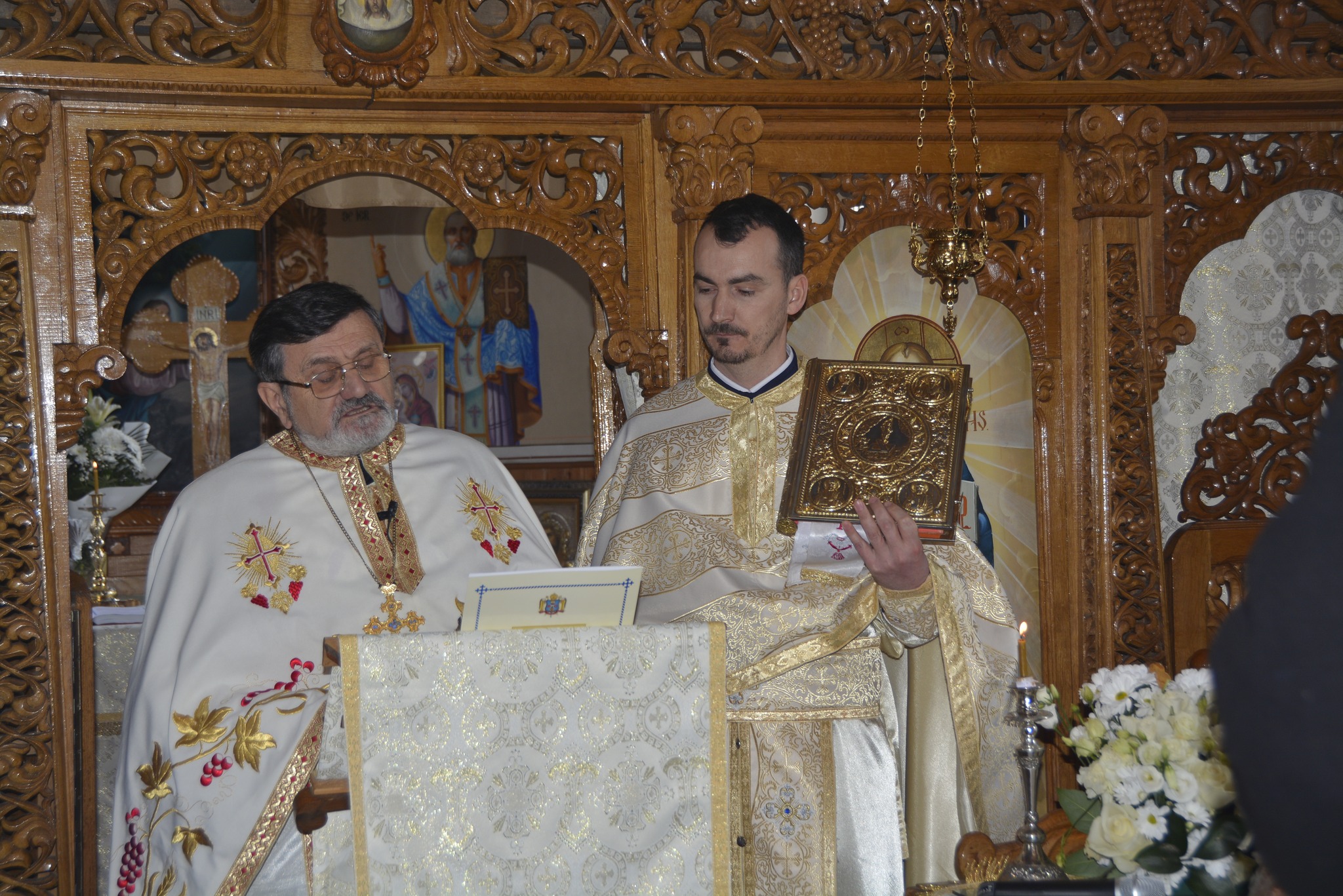 A fost instalat noul preot al parohiei ortodoxe Săbișa din Seini ...