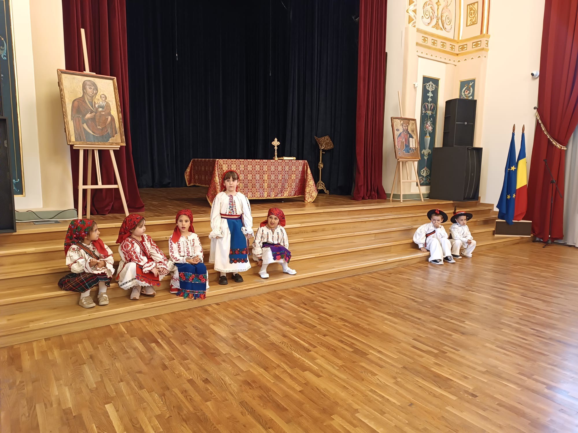 Un grup de copii de la grădinița cu program prelungit din Târgu Lăpuș a ...