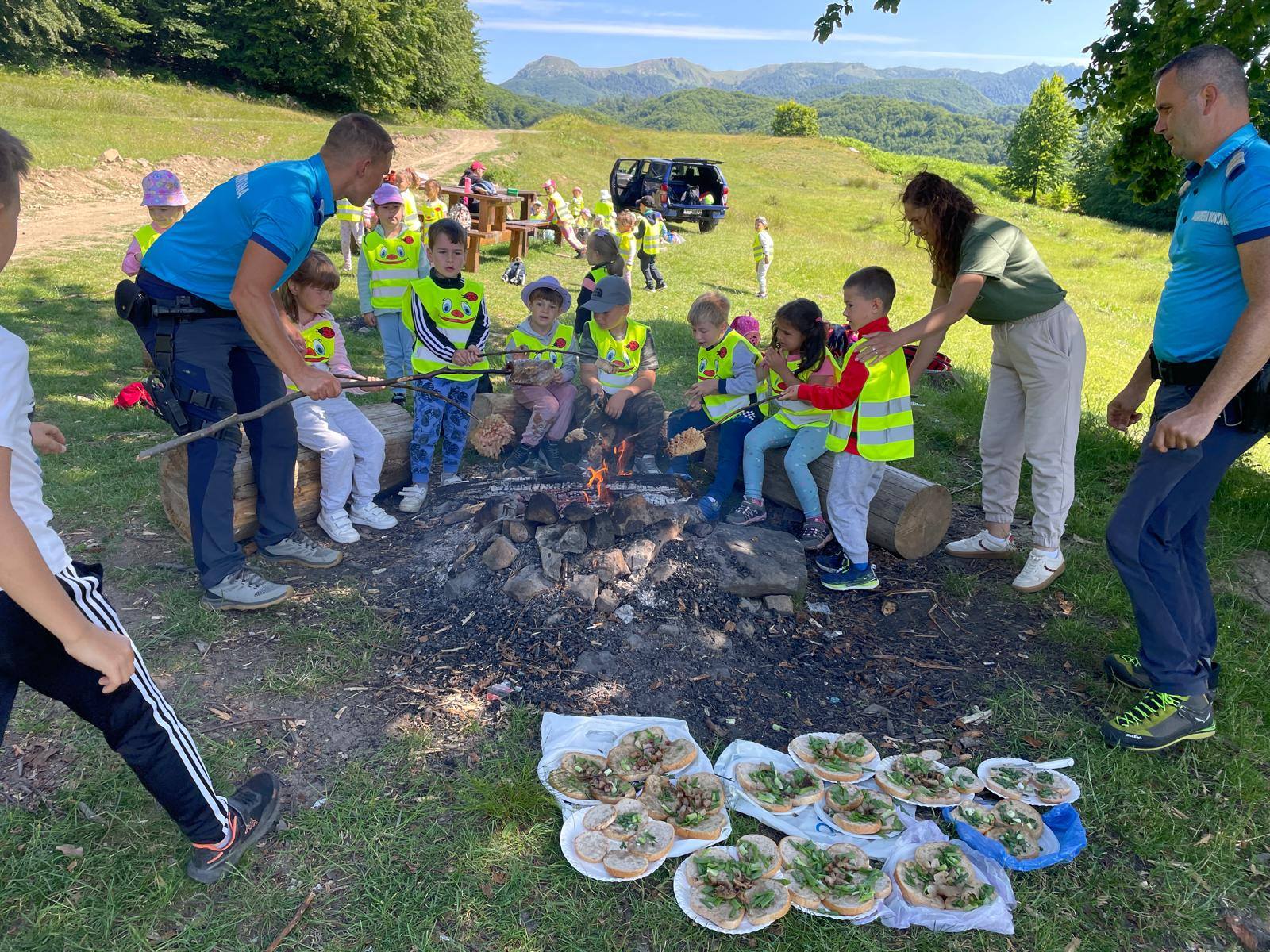 Ultima zi de grădiniță, o aventură în natură alături de jandarmii ...