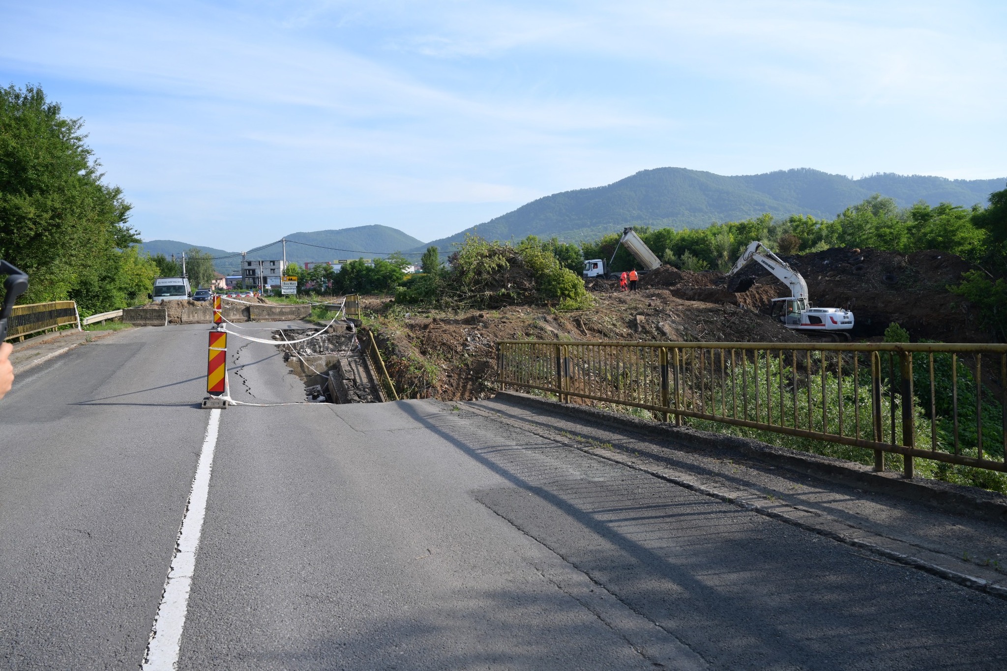 Au început lucrările pentru construcția drumului și a structurii de ...