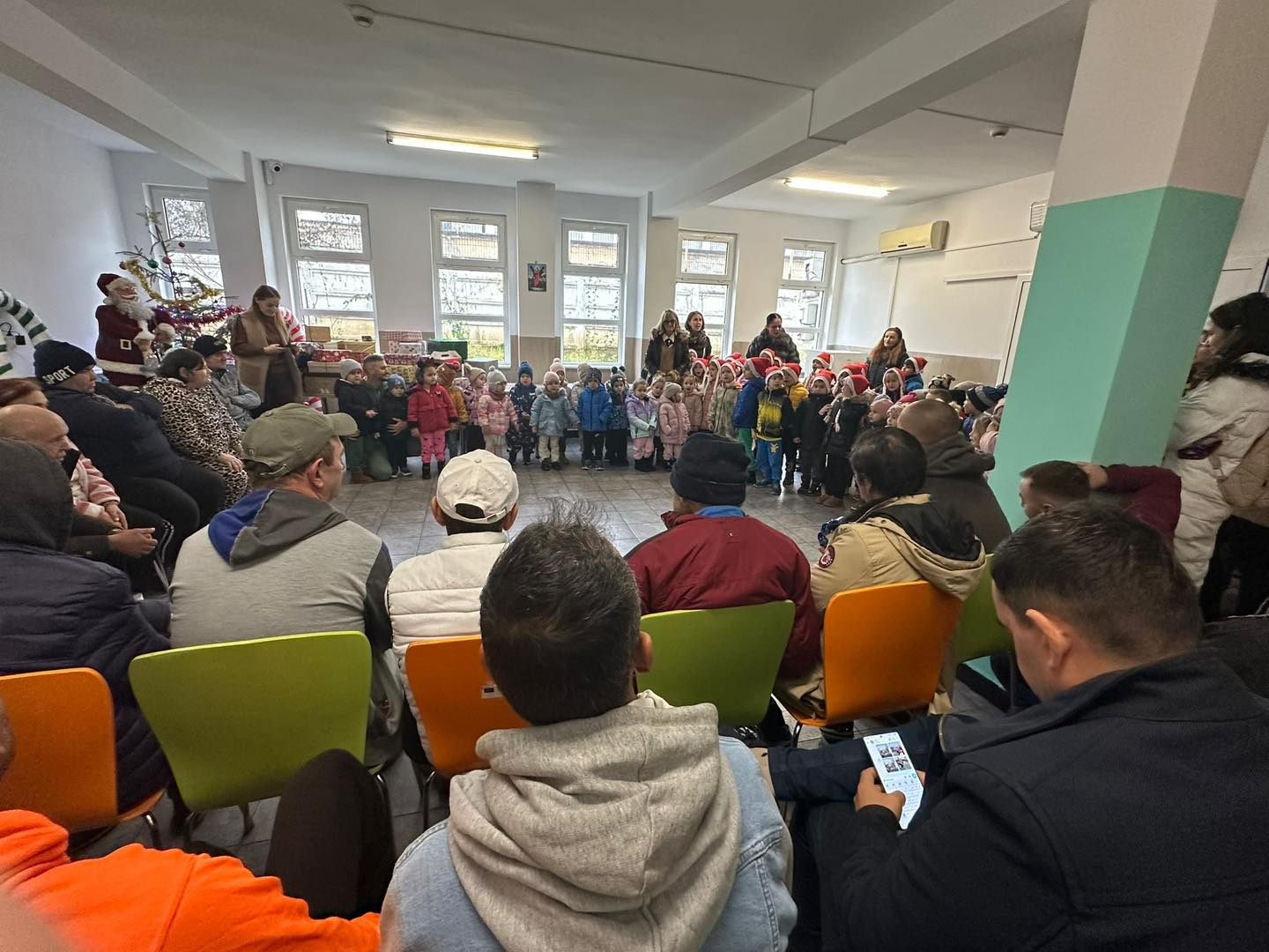 Colinde și emoție la Azilul de Noapte din Baia Mare – Maramures Online